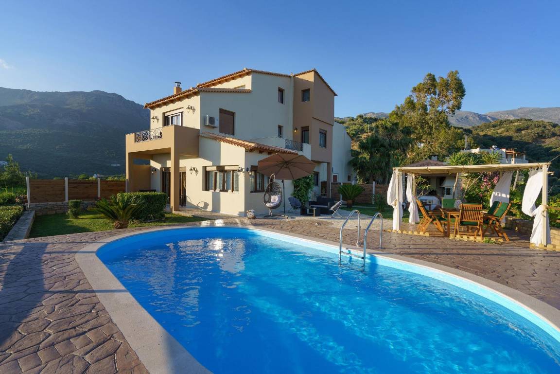 130 M² House ∙ 4 Bedrooms ∙ 9 Guests - Plakias