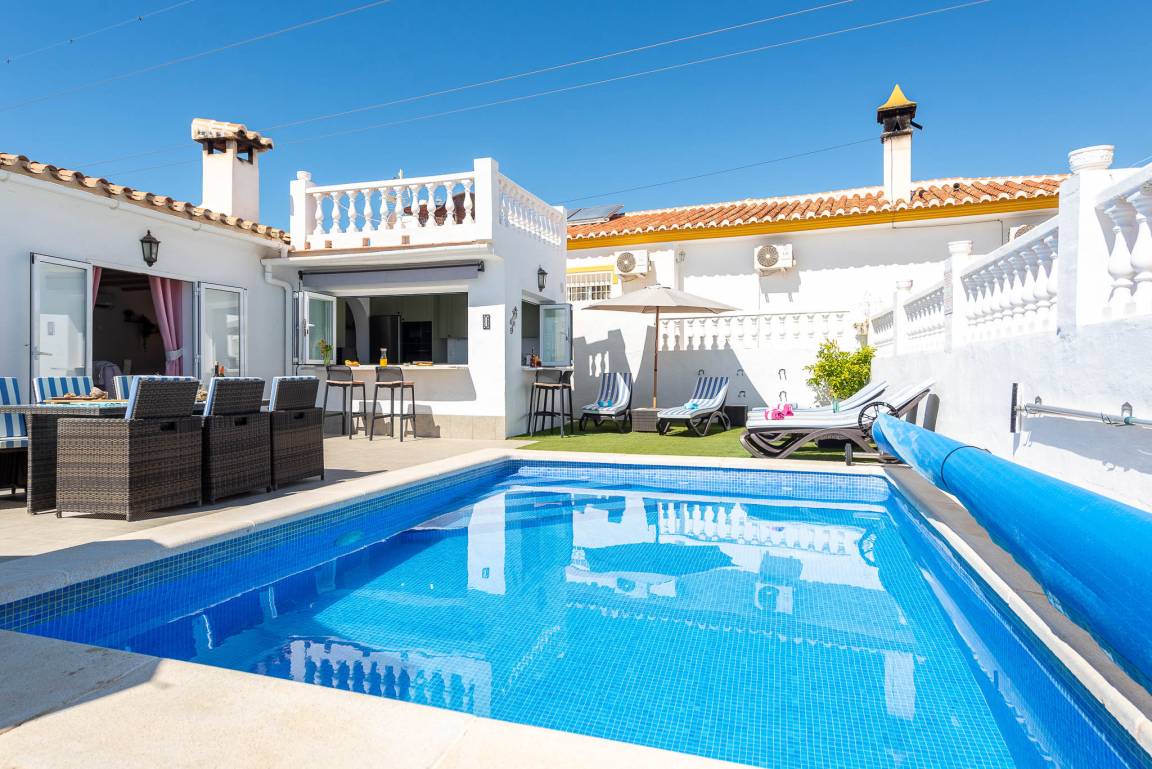 150 M² Villa ∙ 3 Bedrooms ∙ 6 Guests - Nerja