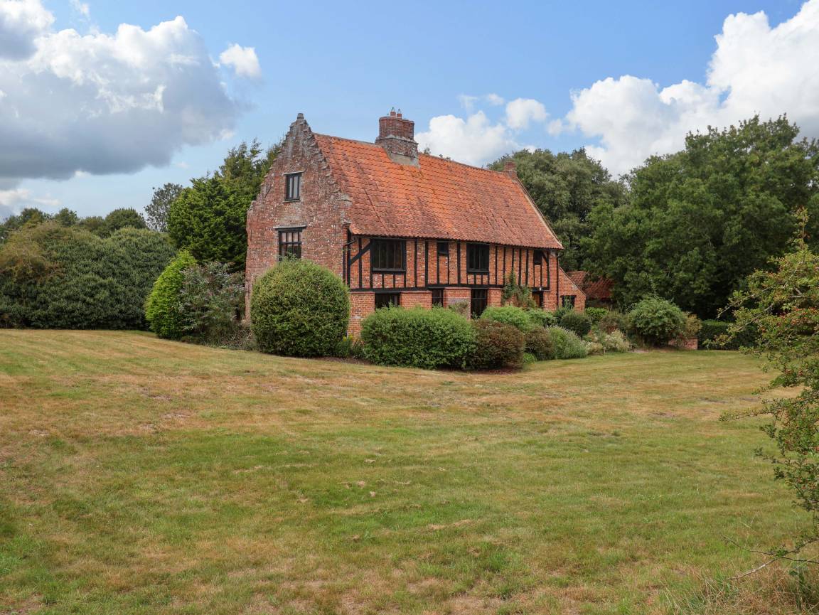 Cottage ∙ 3 Bedrooms ∙ 8 Guests - Beccles