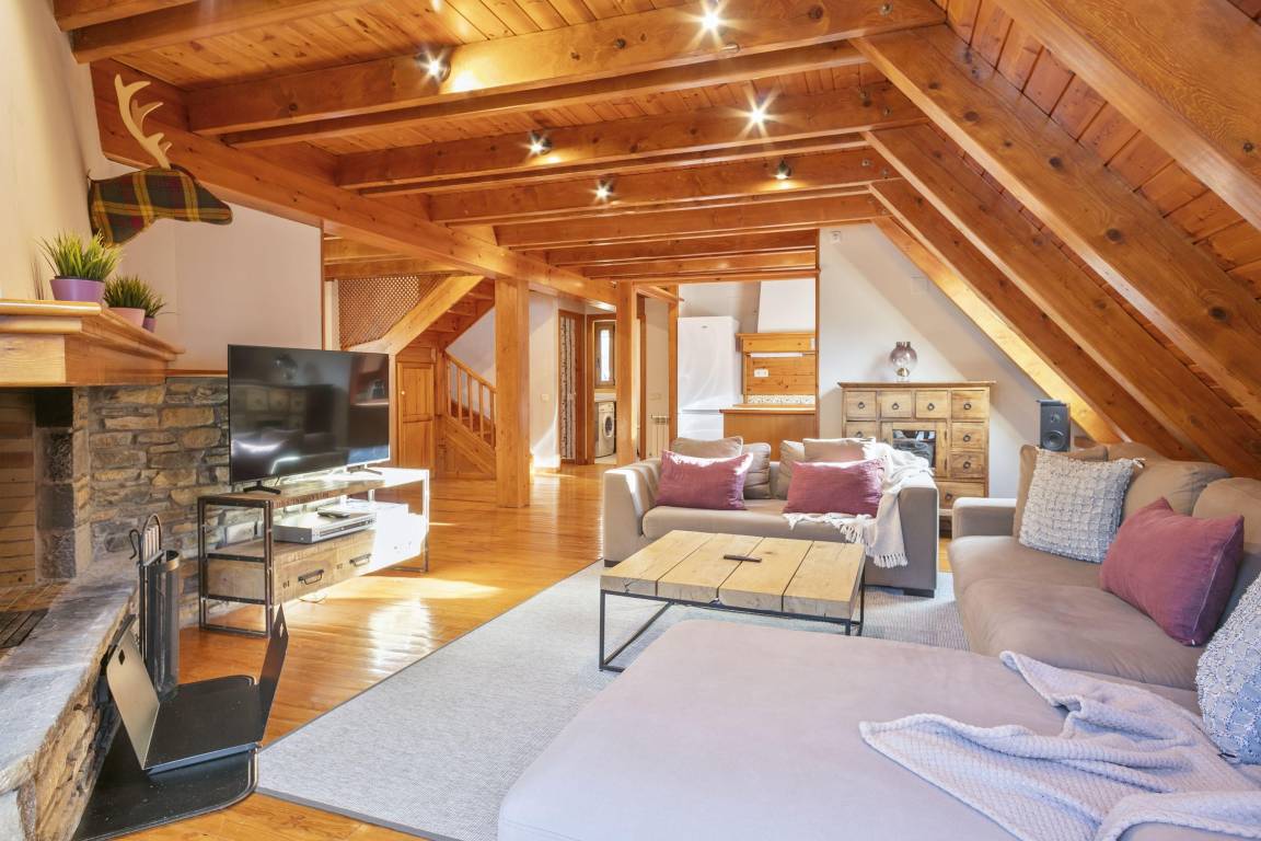 152 M² Apartamento ∙ 4 Habitaciones ∙ 9 Huéspedes - Vielha