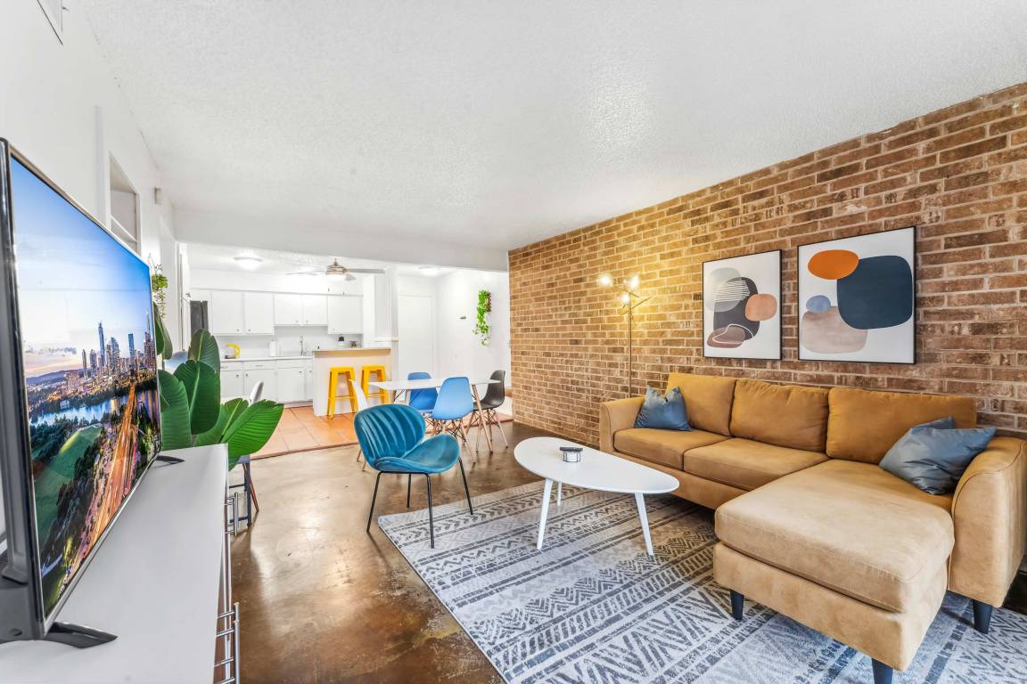 86 M² Apartment ∙ 2 Bedrooms ∙ 6 Guests - The Pecan Street Festival