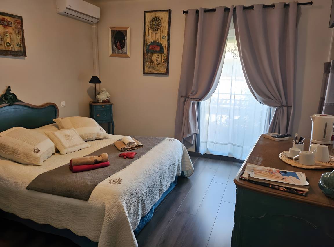 15 M² Chambre D'hôtes ∙ 1 Chambre ∙ 2 Personnes - Nîmes