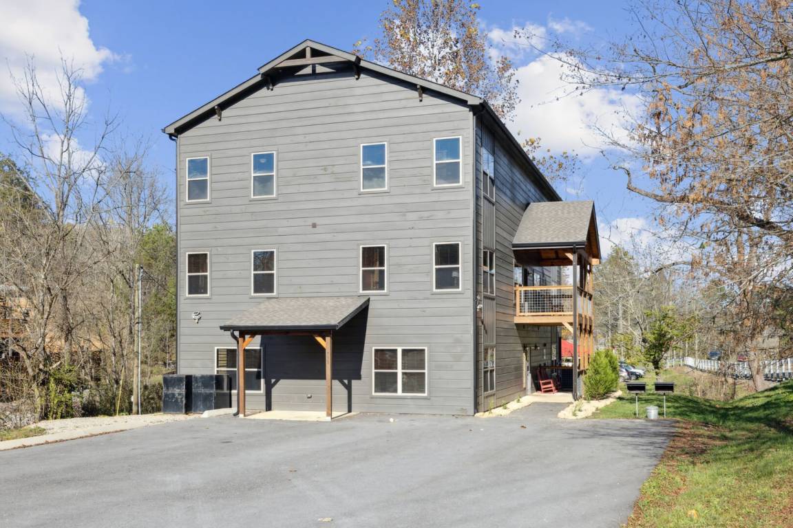 625 M² Cabin ∙ 12 Bedrooms ∙ 36 Guests - Gatlinburg, TN