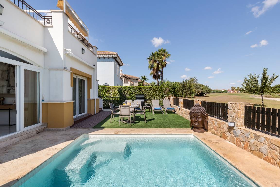 95 M² Villa ∙ 2 Bedrooms ∙ 4 Guests - Los Alcázares