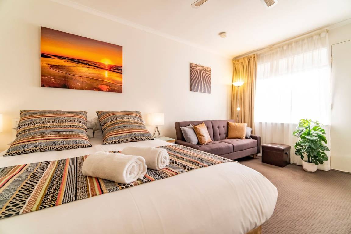 55 M² Apartment ∙ 2 Guests - Glenelg