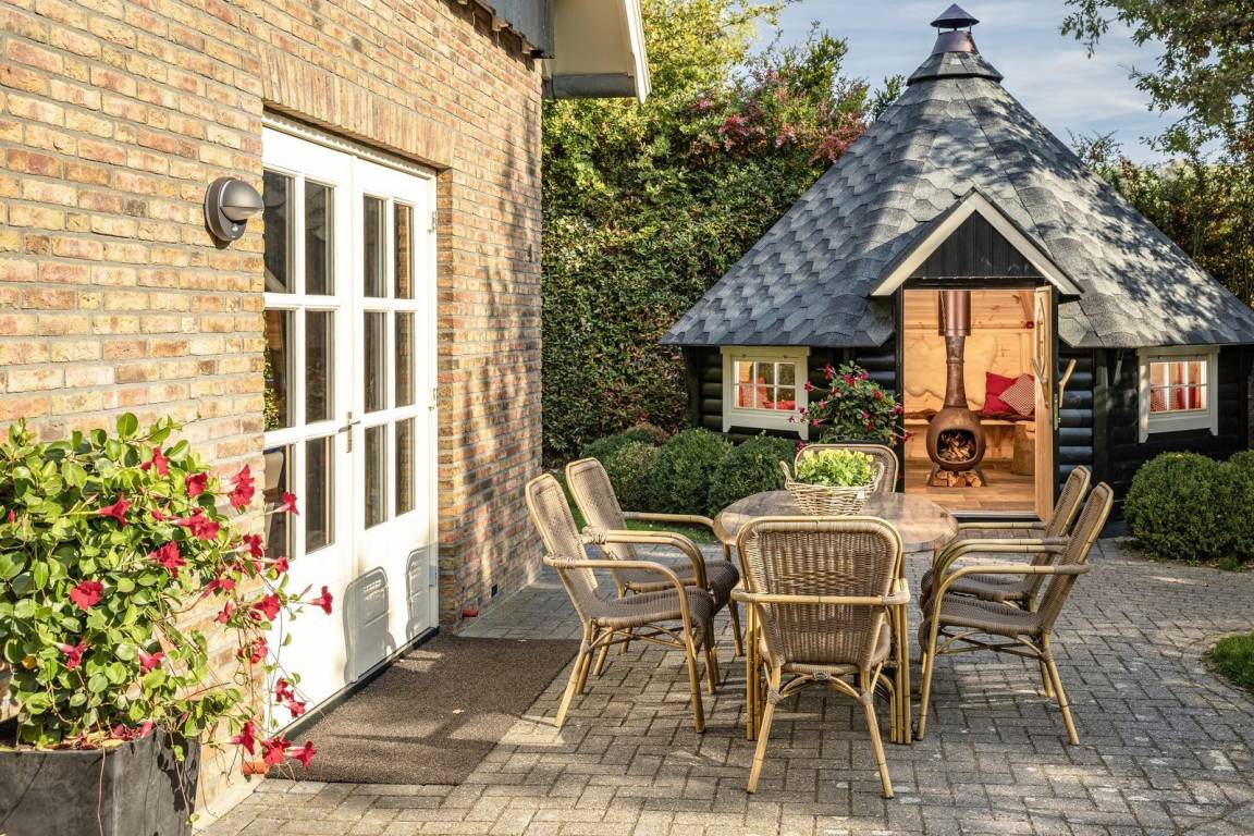 250 M² House ∙ 8 Bedrooms ∙ 16 Guests - Enschede