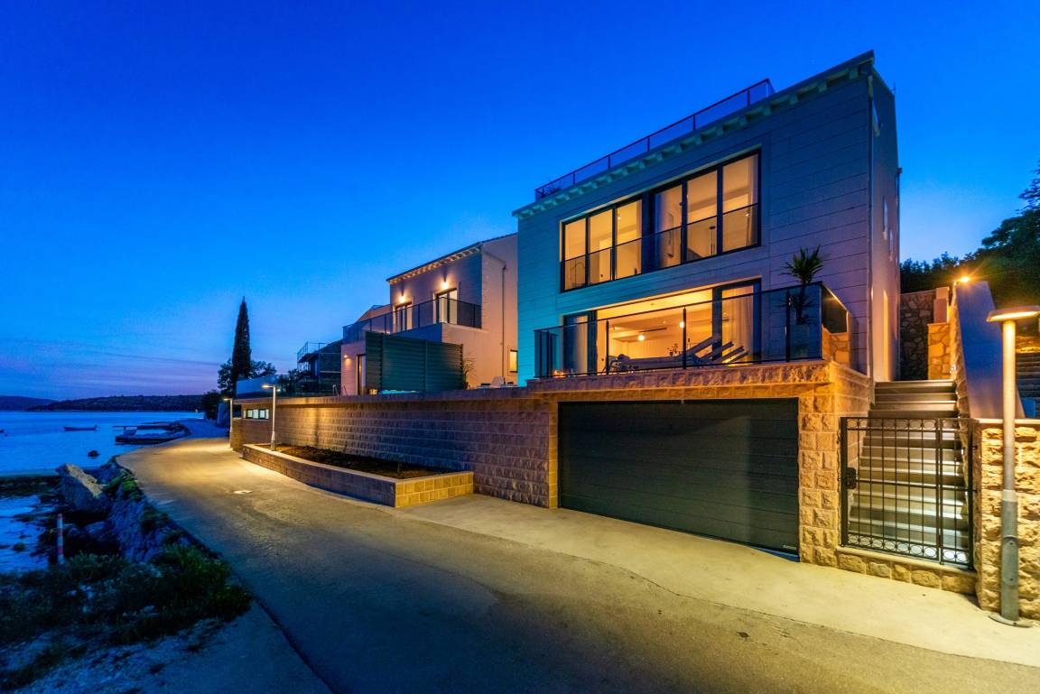 290 M² Villa ∙ 5 Bedrooms ∙ 10 Guests - Slano
