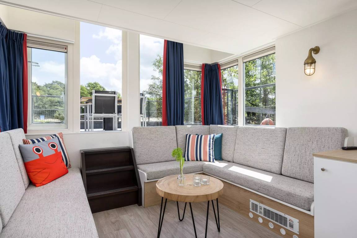 75 M² Caravan ∙ 2 Bedrooms ∙ 4 Guests - Eindhoven