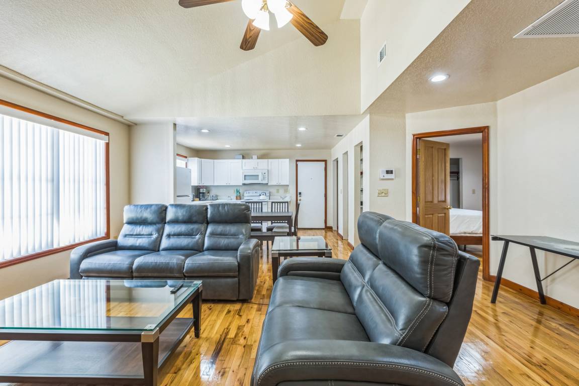 99 M² House ∙ 3 Bedrooms ∙ 7 Guests - Roman Lake, Tampa