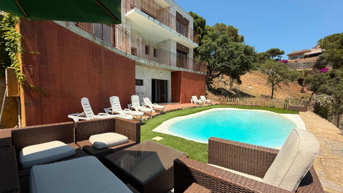 200 M² Villa ∙ 4 Chambres ∙ 10 Personnes - Lloret de Mar