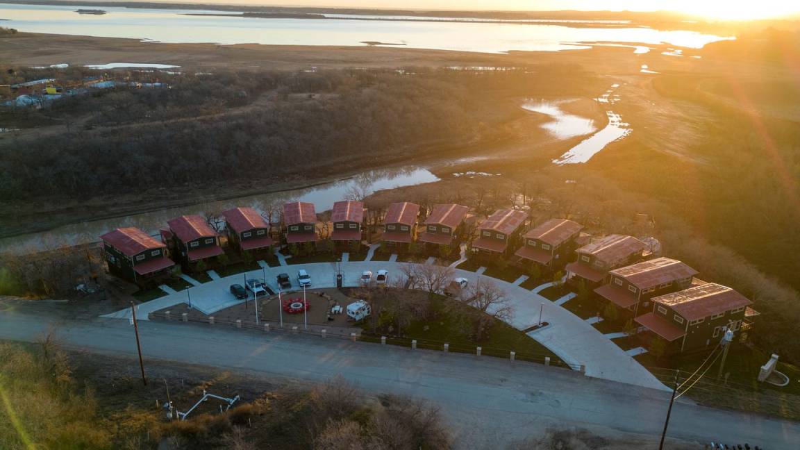House ∙ 2 Bedrooms ∙ 8 Guests - Runaway Bay, TX