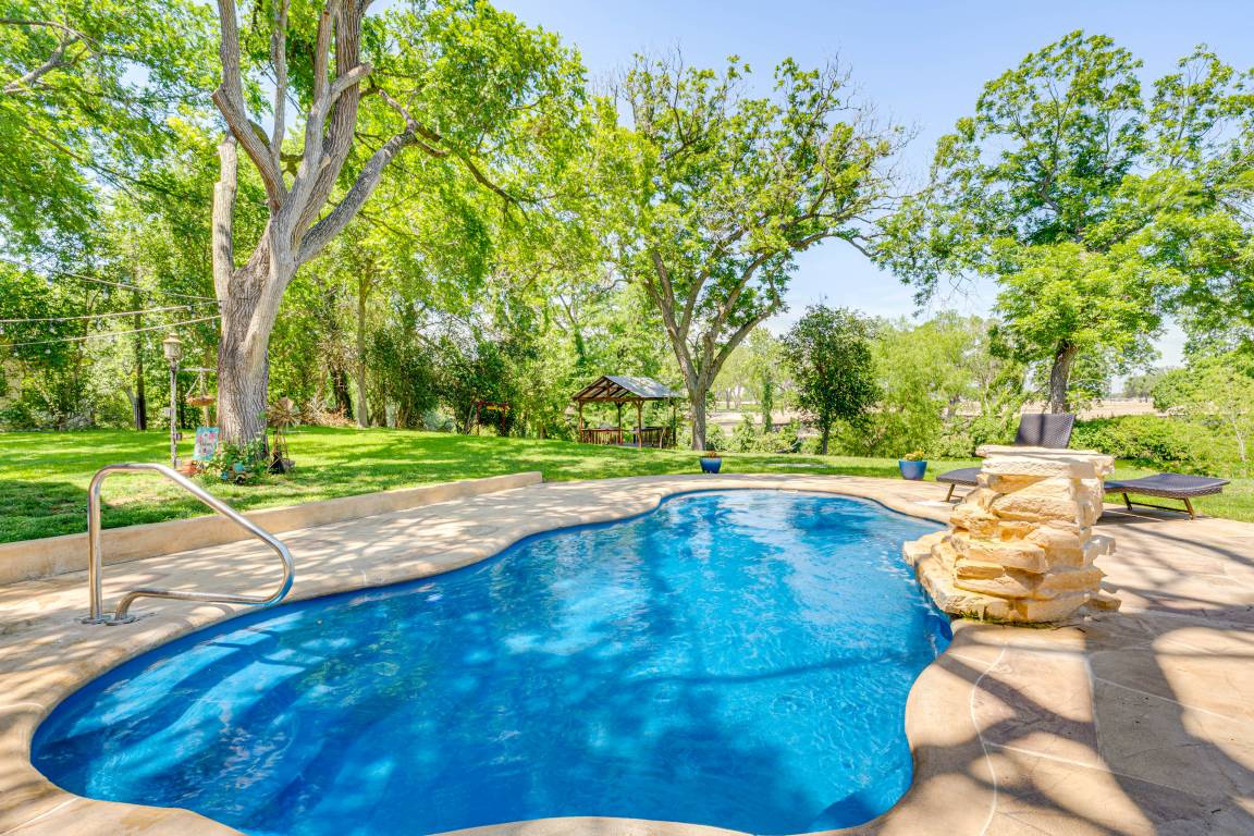 399 M² House ∙ 5 Bedrooms ∙ 21 Guests - Seguin
