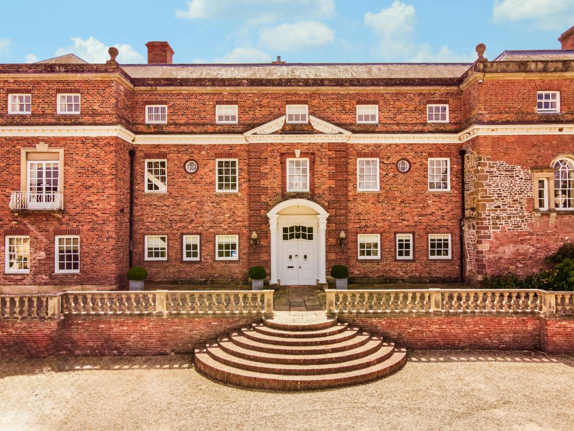 Cottage ∙ 8 Bedrooms ∙ 16 Guests - Herefordshire