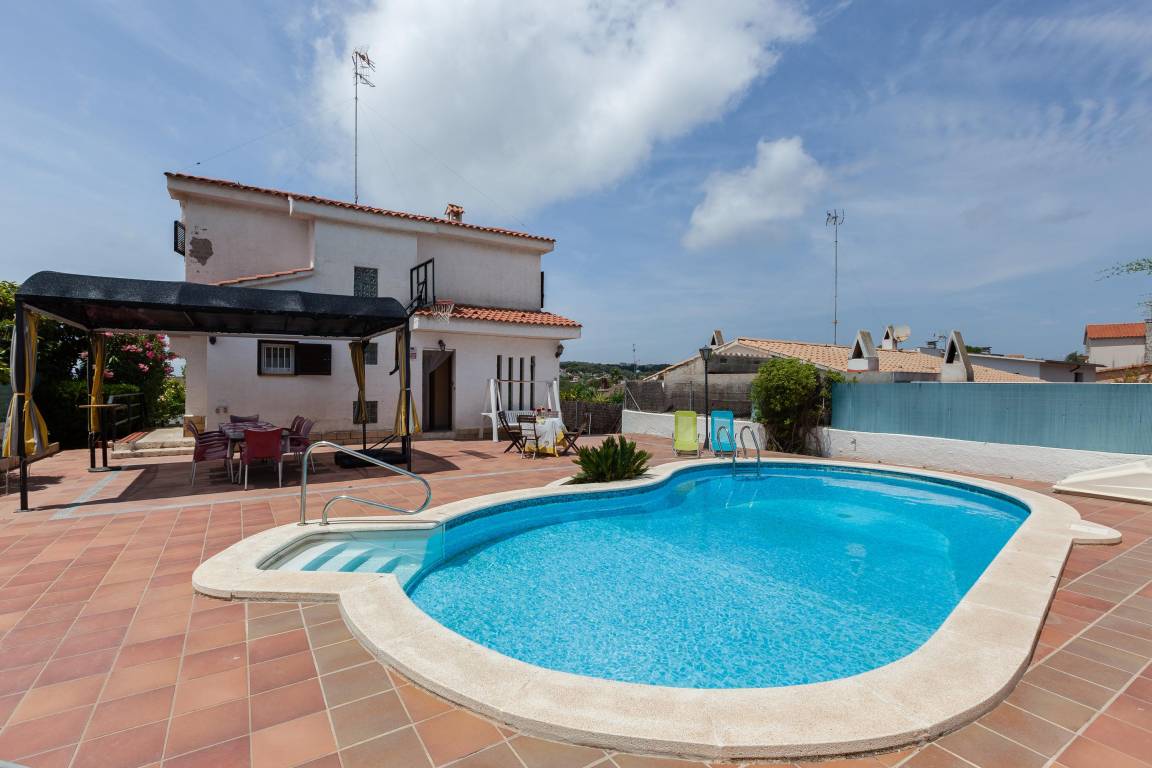 143 M² Maison De Vacances ∙ 4 Chambres ∙ 9 Personnes - Cunit