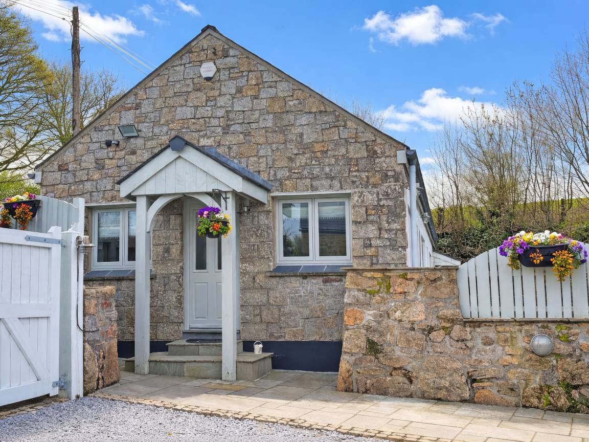 Cottage ∙ 2 Bedrooms ∙ 4 Guests - Falmouth
