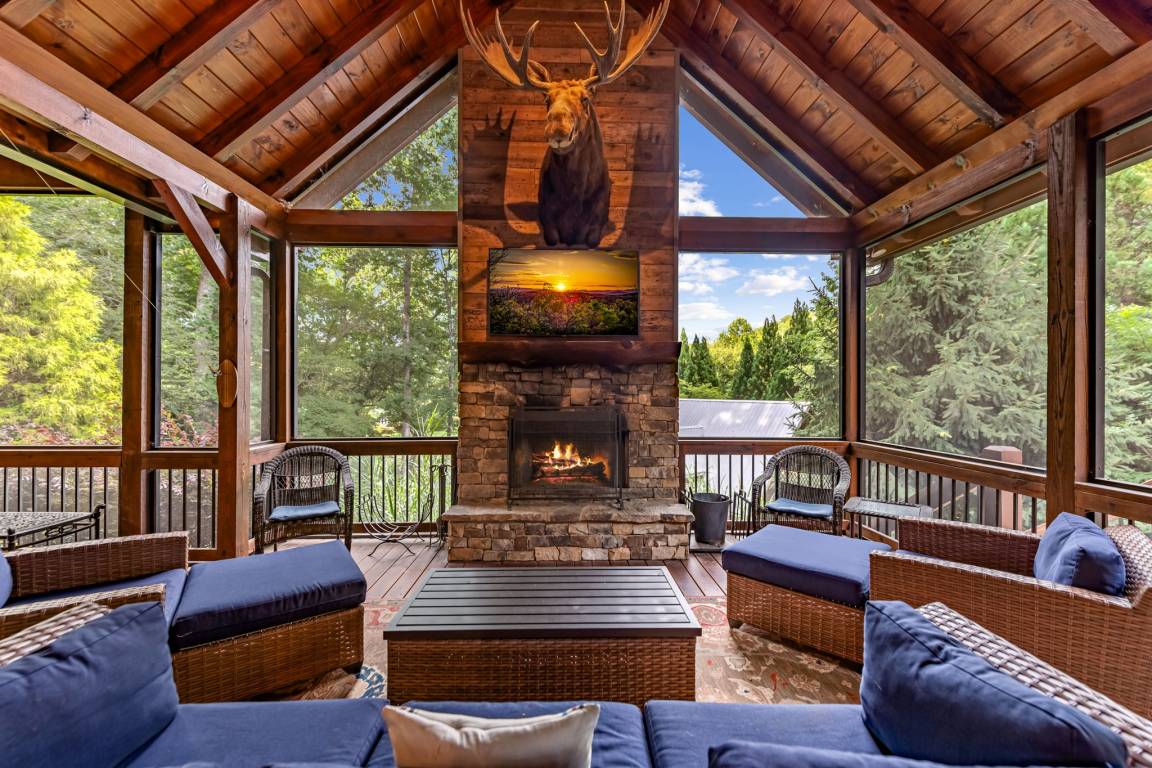 Cabin ∙ 5 Bedrooms ∙ 12 Guests - Mineral Bluff, GA