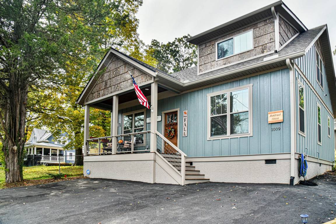 House ∙ 3 Bedrooms ∙ 13 Guests - Black Mountain, NC