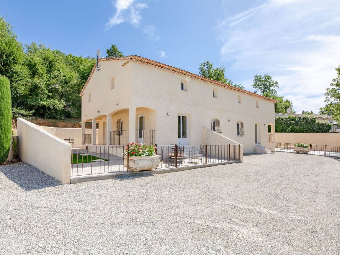 150 M² Maison De Vacances ∙ 4 Chambres ∙ 8 Personnes - Bauduen