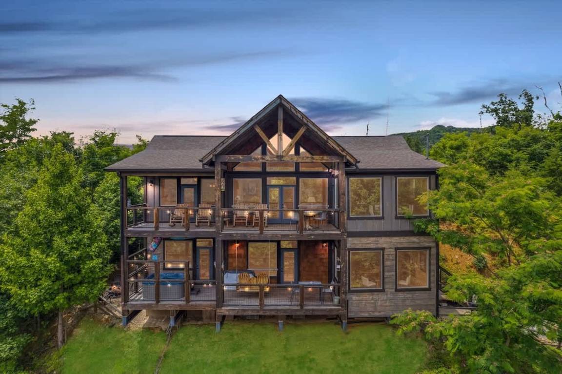 Apartment ∙ 3 Bedrooms ∙ 8 Guests - Gatlinburg, TN