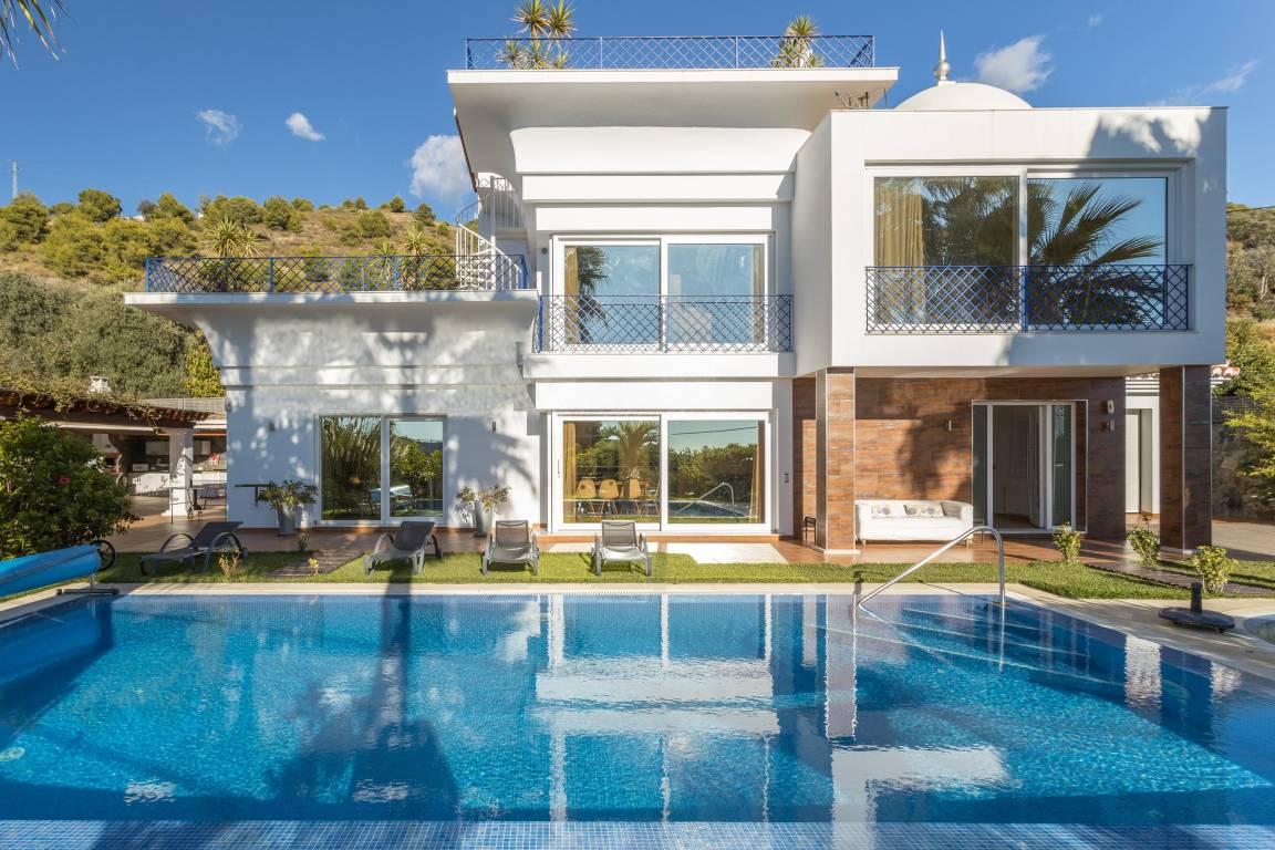 179 M² Villa ∙ 5 Bedrooms ∙ 10 Guests - Frigiliana