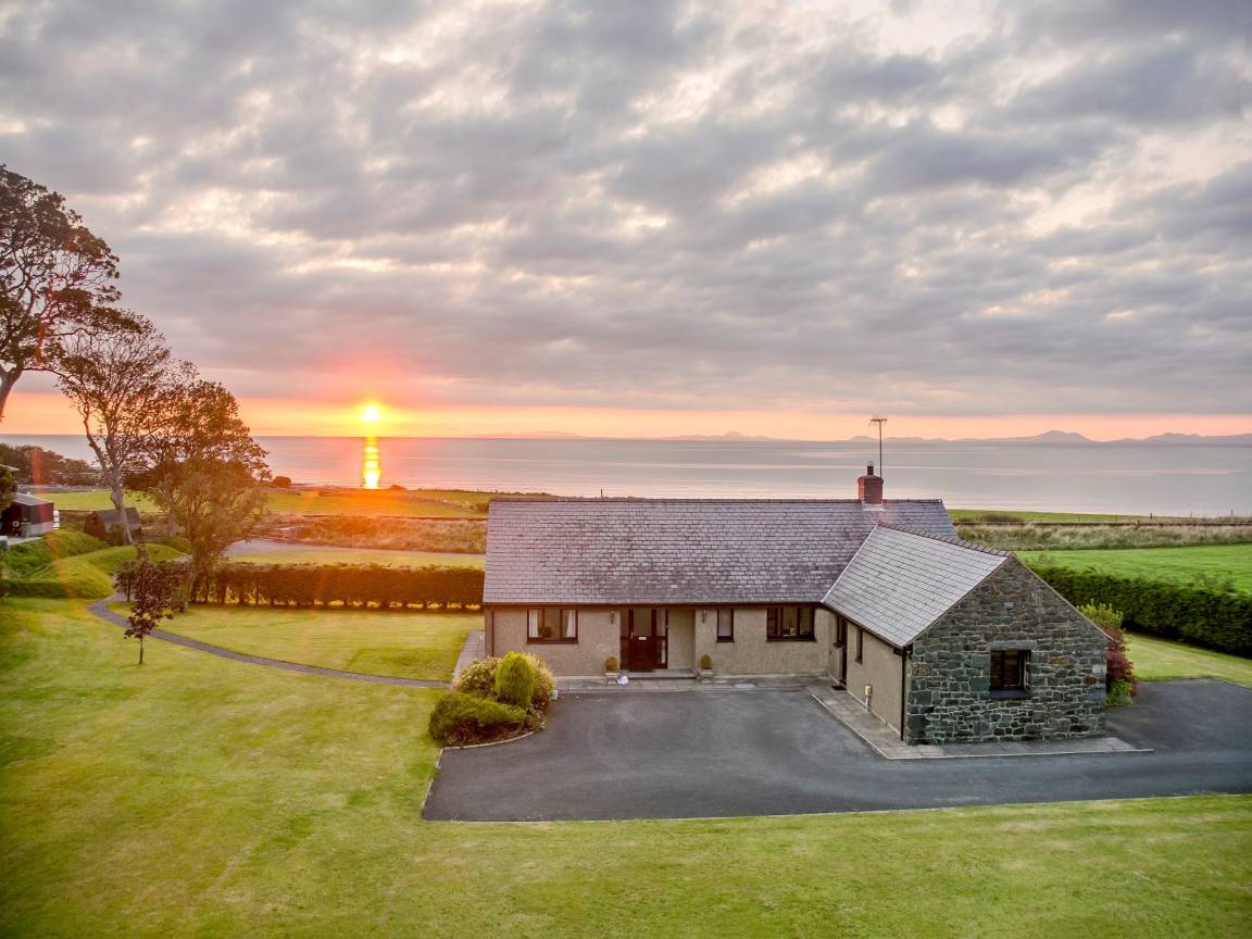 Cottage ∙ 4 Bedrooms ∙ 10 Guests - Gwynedd