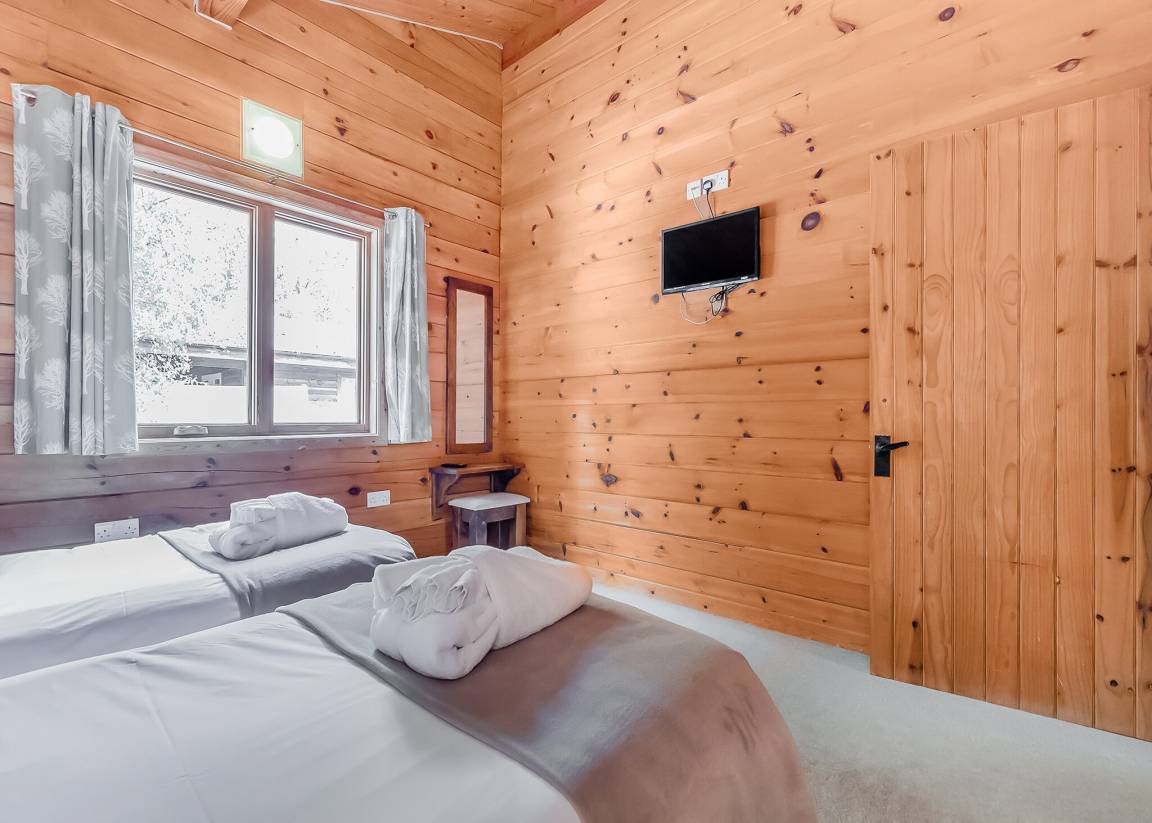 Chalet ∙ 2 Bedrooms ∙ 4 Guests - West Midlands
