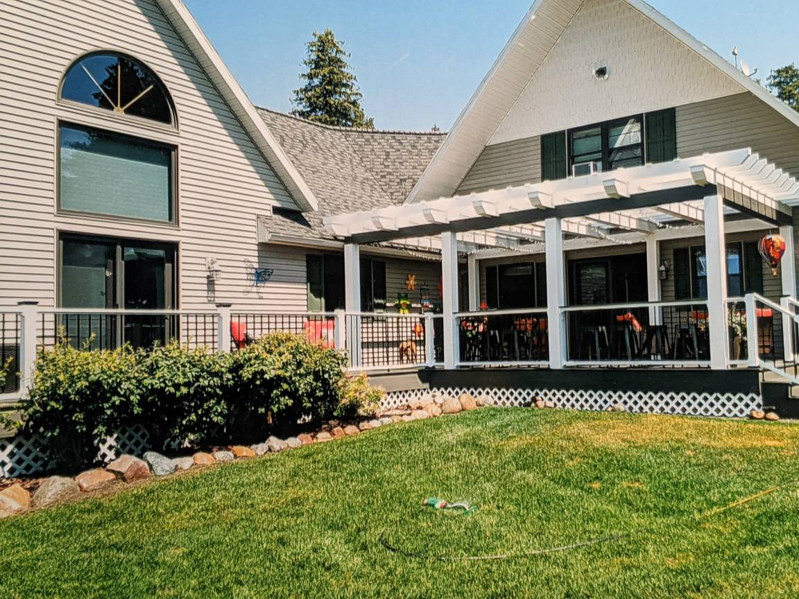 House ∙ 6 Bedrooms ∙ 16 Guests - St. Ignace, MI