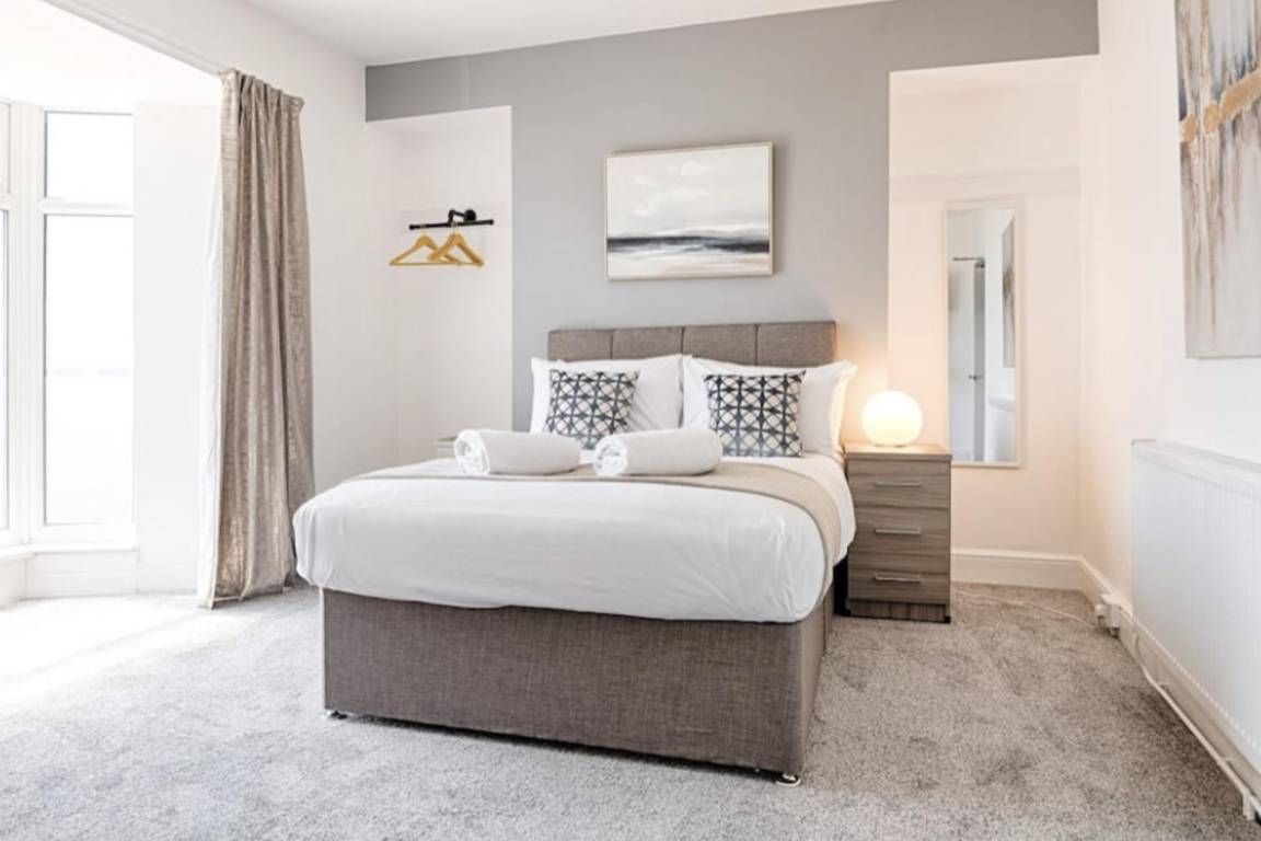 110 M² House ∙ 4 Bedrooms ∙ 11 Guests - Swansea, UK