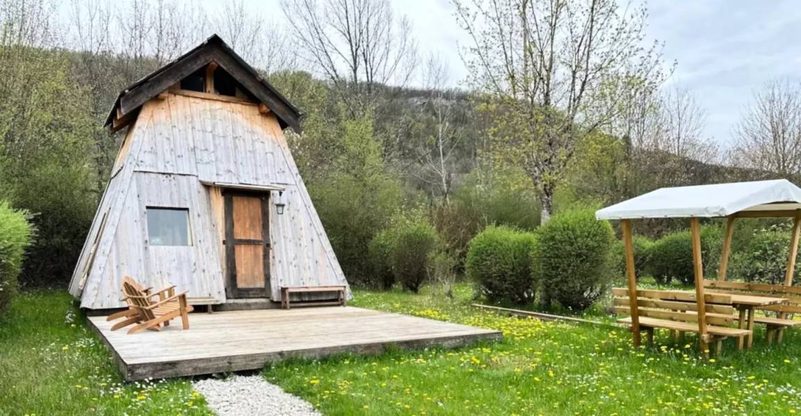 25 M² Caravan ∙ 2 Bedrooms ∙ 4 Guests - Ornans