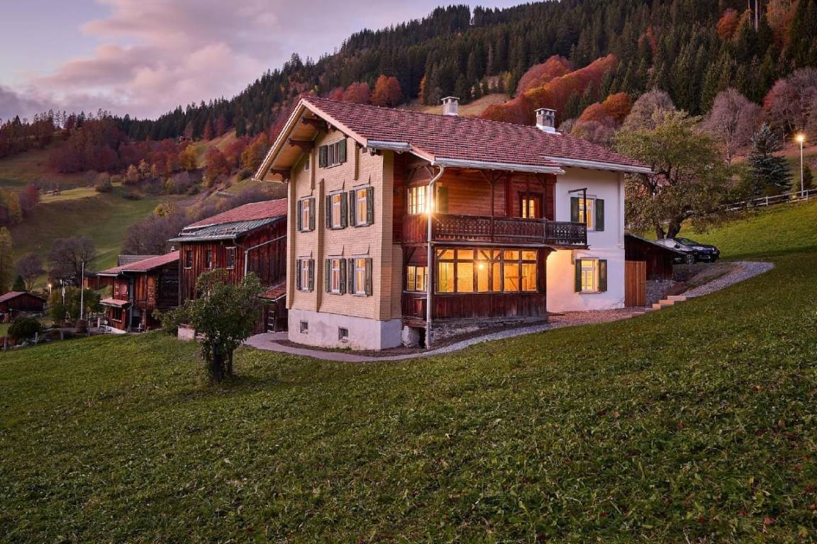 220 M² Ferienhaus ∙ 6 Schlafzimmer ∙ 12 Gäste - Klosters-Serneus