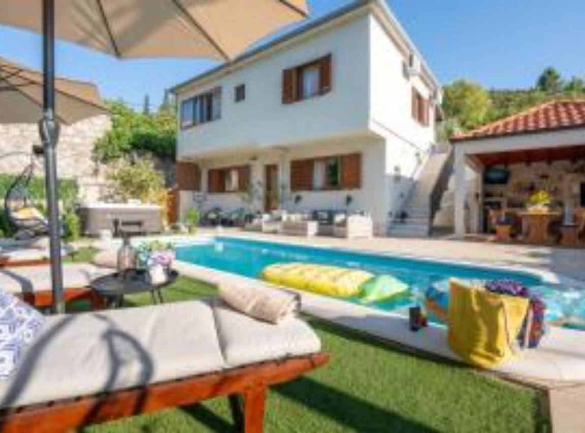 180 M² Villa ∙ 3 Bedrooms ∙ 8 Guests - Ston