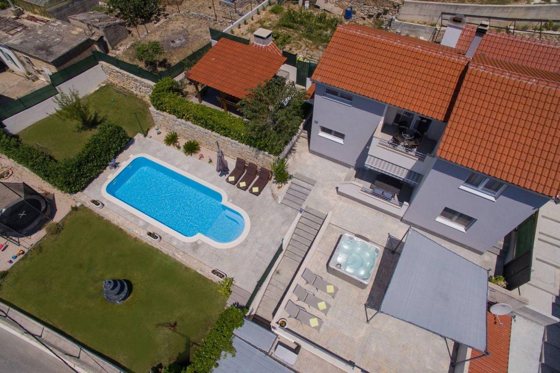 160 M² House ∙ 3 Bedrooms ∙ 8 Guests - Split