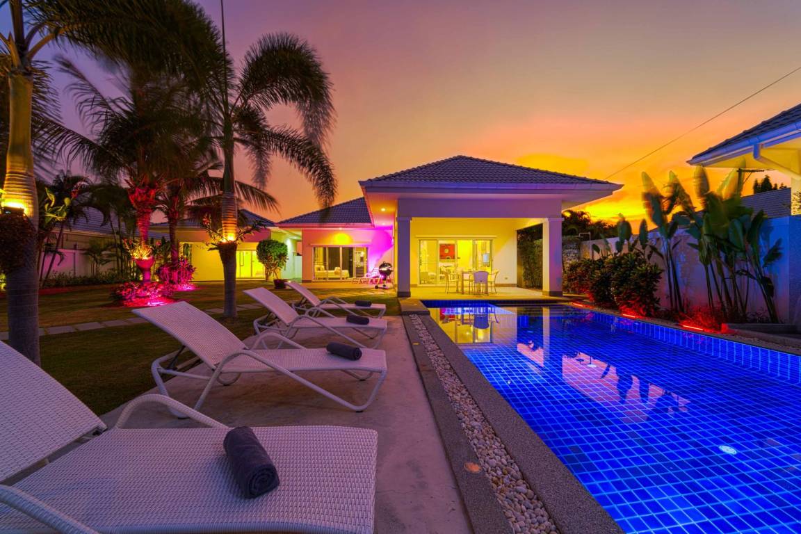 230 M² Villa ∙ 4 Bedrooms ∙ 10 Guests - Hua Hin