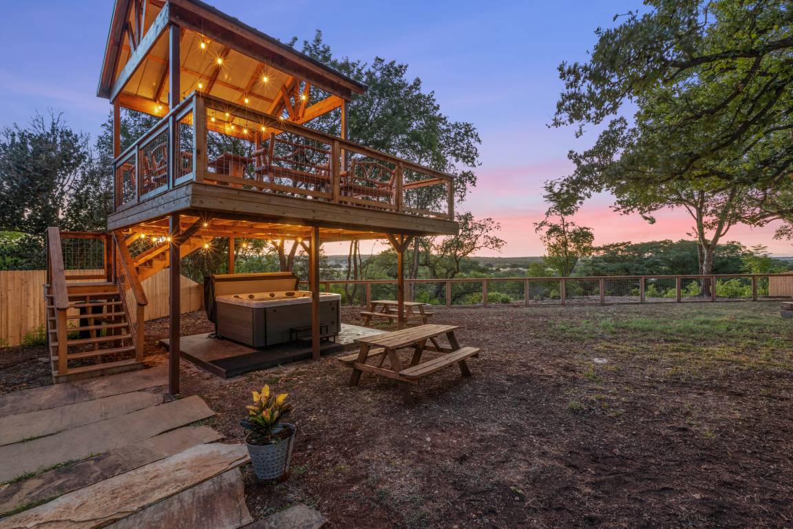 251 M² House ∙ 7 Bedrooms ∙ 16 Guests - Kerrville, TX