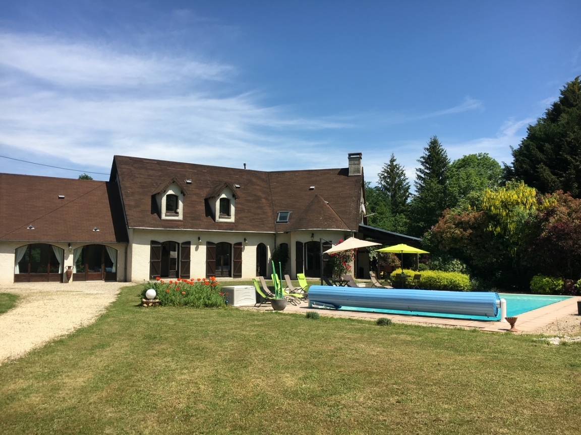250 M² Villa ∙ 5 Chambres ∙ 14 Personnes - Yonne