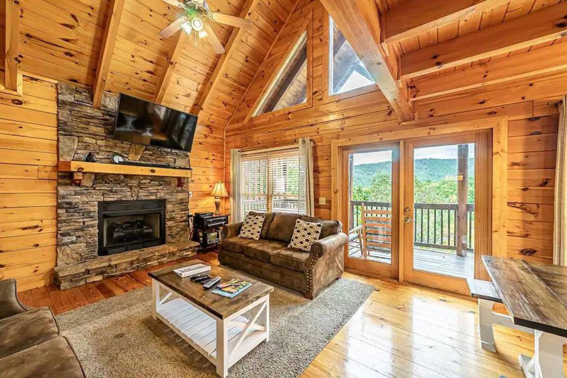 Apartment ∙ 5 Bedrooms ∙ 16 Guests - Pigeon Forge, TN