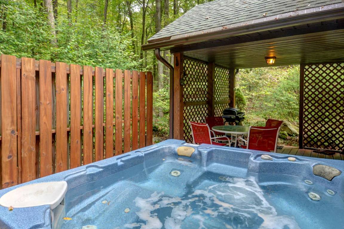 House ∙ 2 Bedrooms ∙ 5 Guests - Cheat Lake, WV