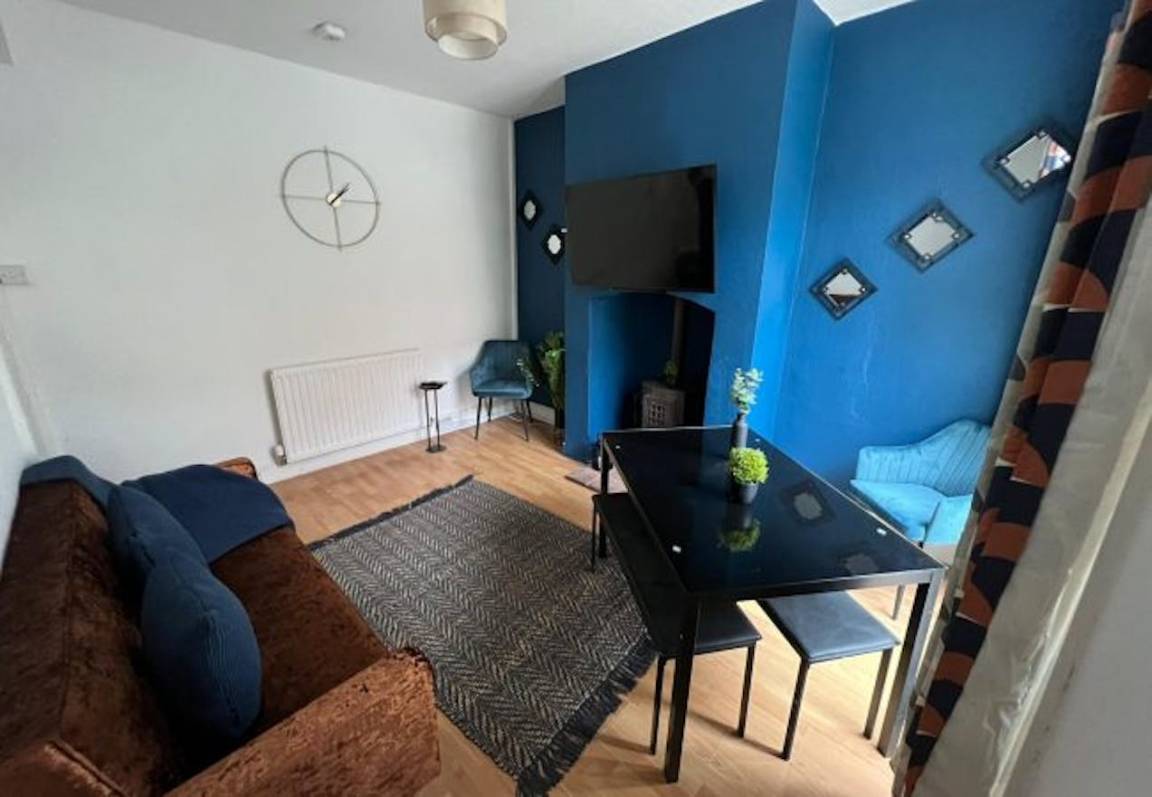 100 M² House ∙ 4 Bedrooms ∙ 9 Guests - Coventry