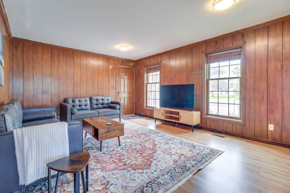 92 M² Ferienwohnung ∙ 1 Schlafzimmer ∙ 4 Gäste - Toledo, OH
