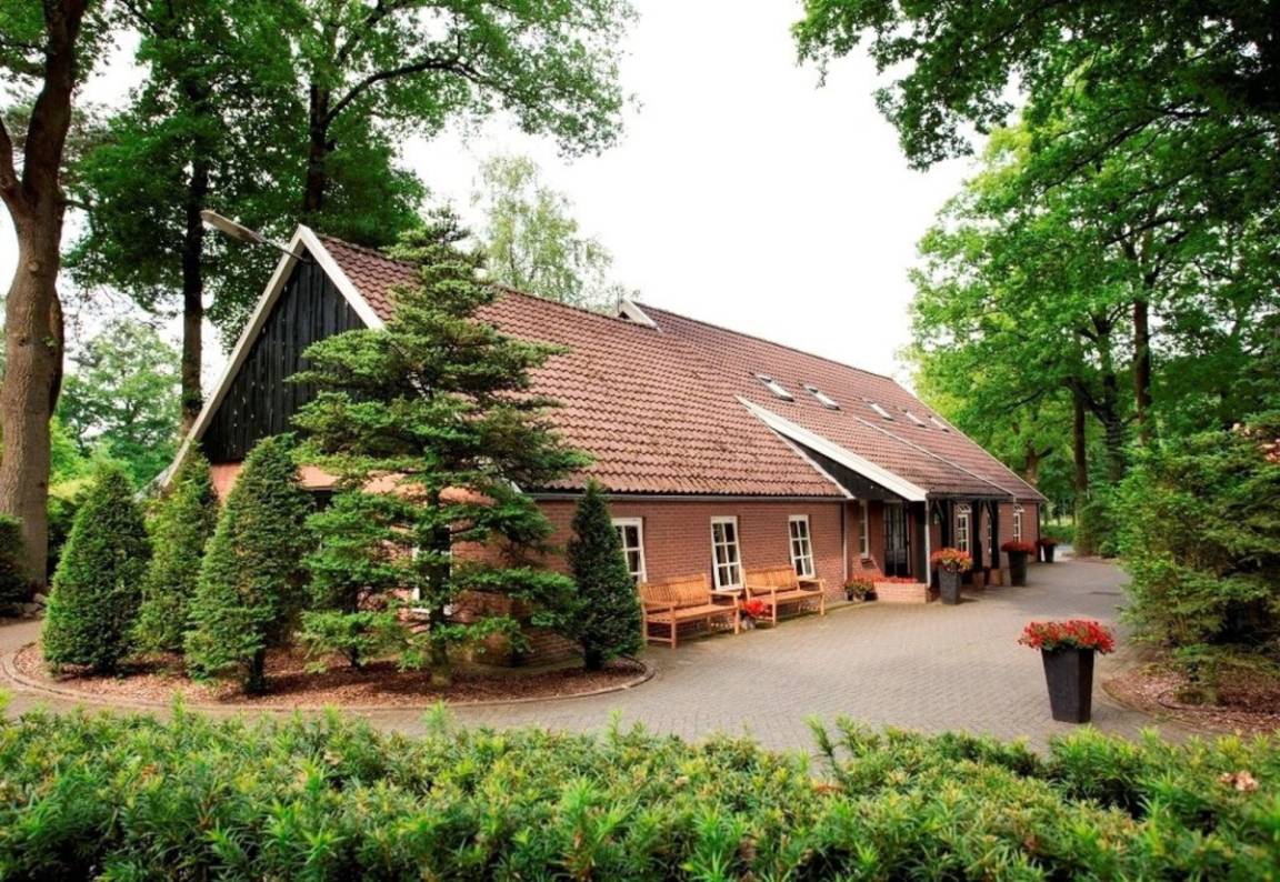 House ∙ 14 Bedrooms ∙ 40 Guests - Enschede