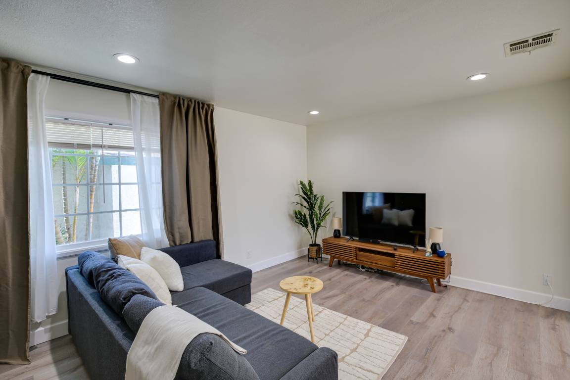 130 M² House ∙ 3 Bedrooms ∙ 8 Guests - Buena Park, CA