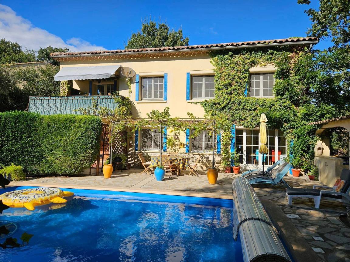 100 M² Apartamento ∙ 2 Habitaciones ∙ 3 Huéspedes - Bagnols-sur-Cèze