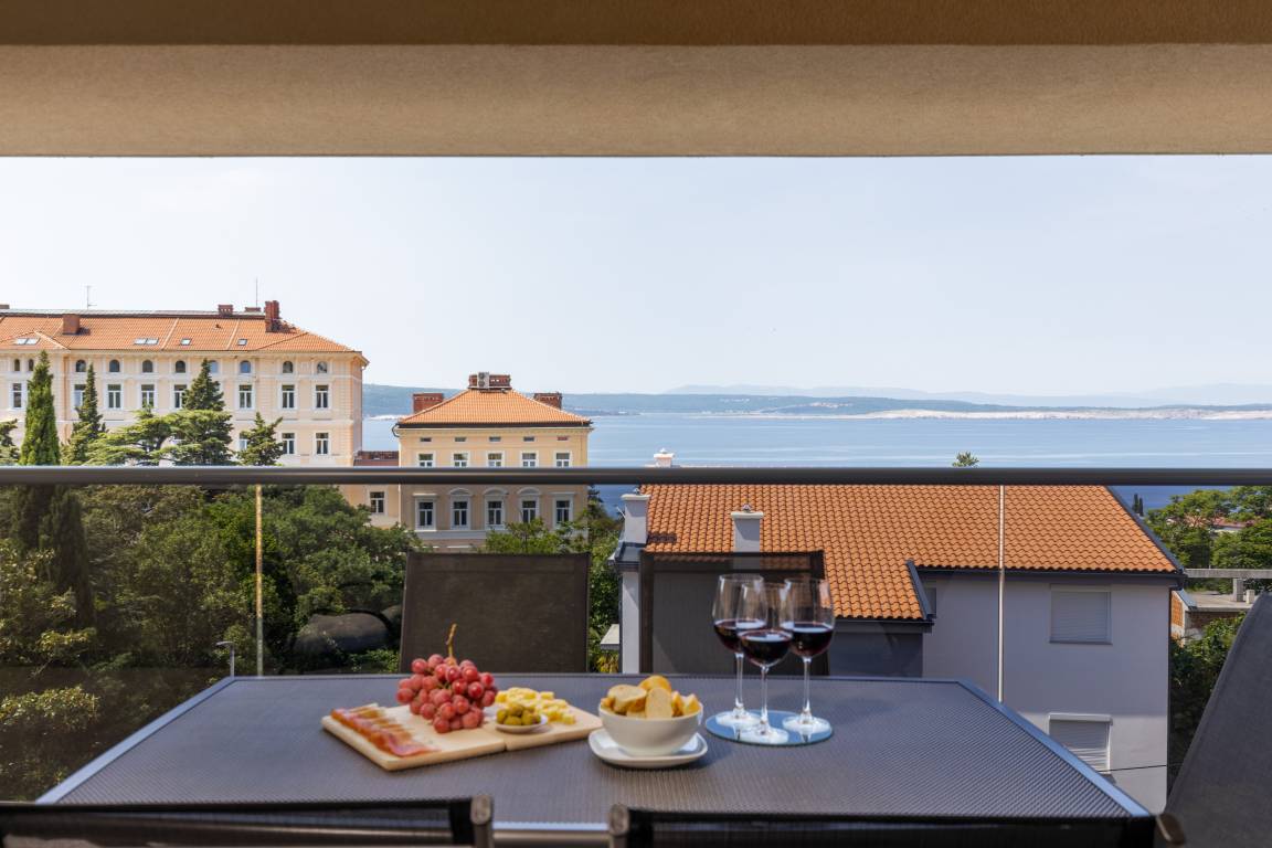 99 M² Apartment ∙ 3 Bedrooms ∙ 6 Guests - Crikvenica