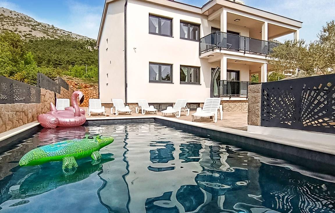 140 M² Apartment ∙ 2 Bedrooms ∙ 4 Guests - Starigrad
