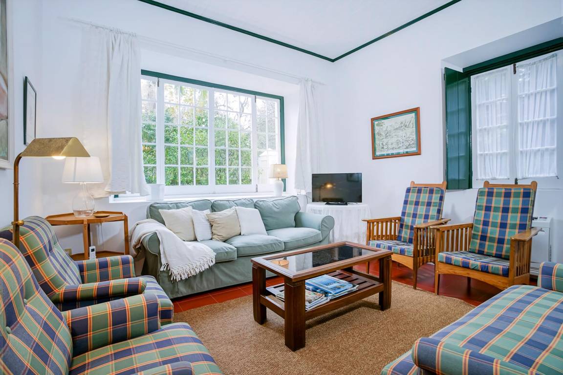 300 M² Maison De Vacances ∙ 4 Chambres ∙ 8 Personnes - Furnas