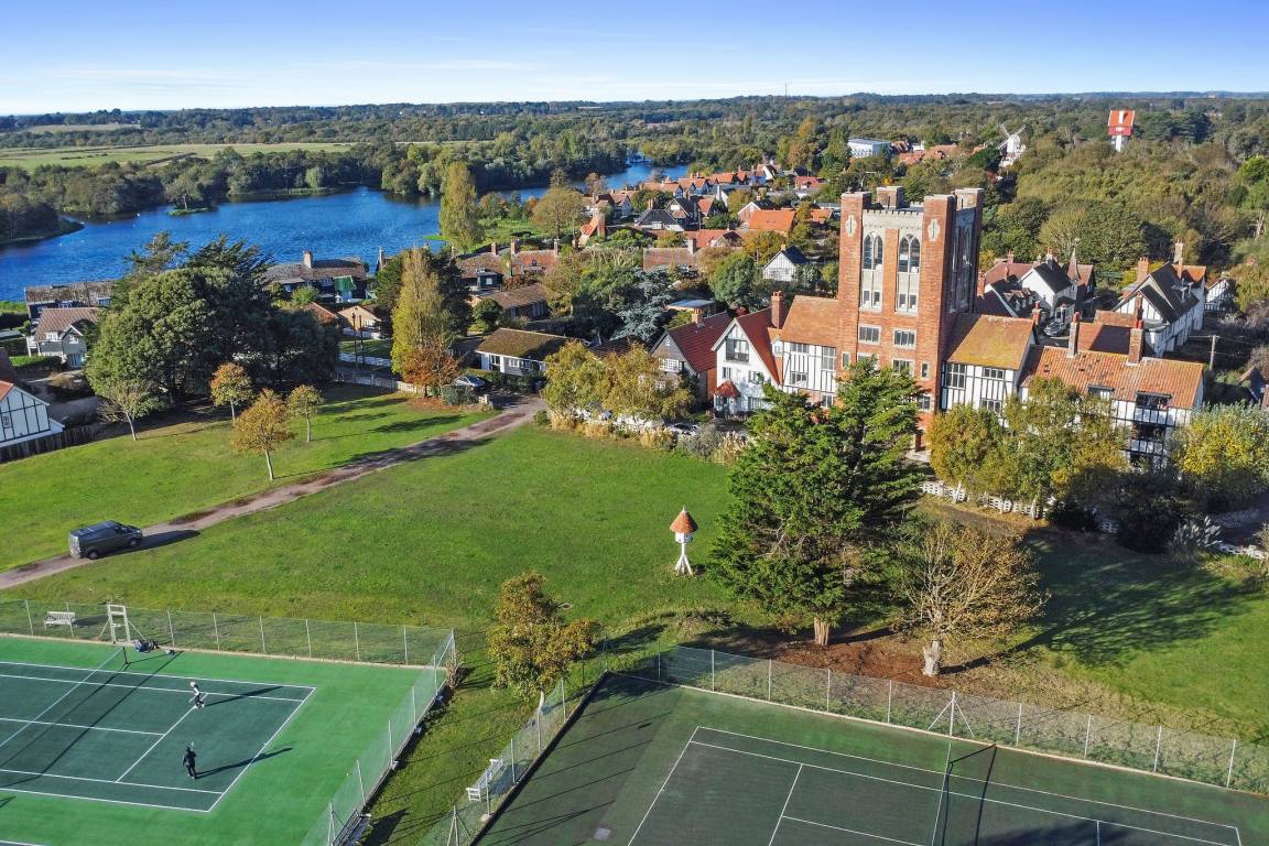 400 M² House ∙ 8 Bedrooms ∙ 20 Guests - Aldeburgh