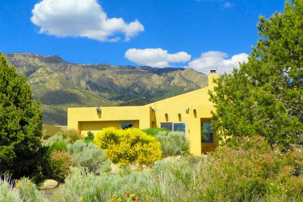 House ∙ 2 Bedrooms ∙ 6 Guests - Albuquerque, NM