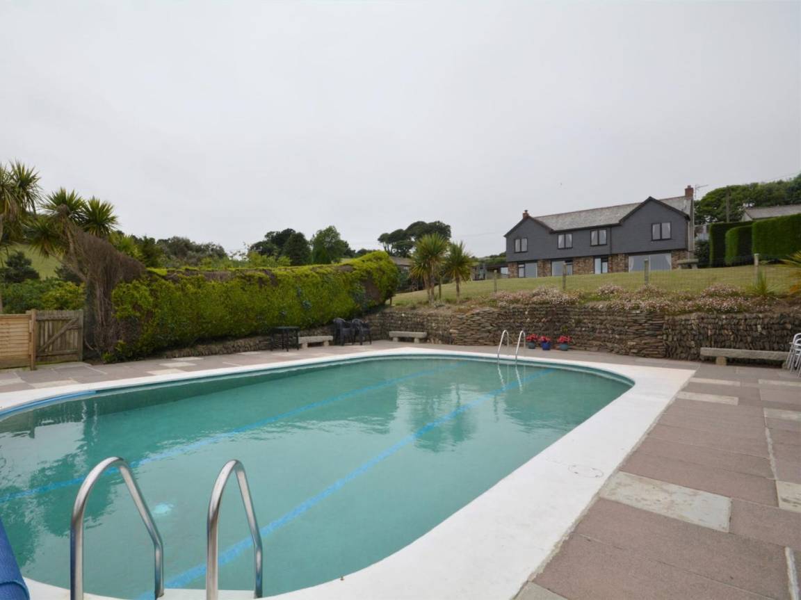Cottage ∙ 9 Bedrooms ∙ 18 Guests - St Austell