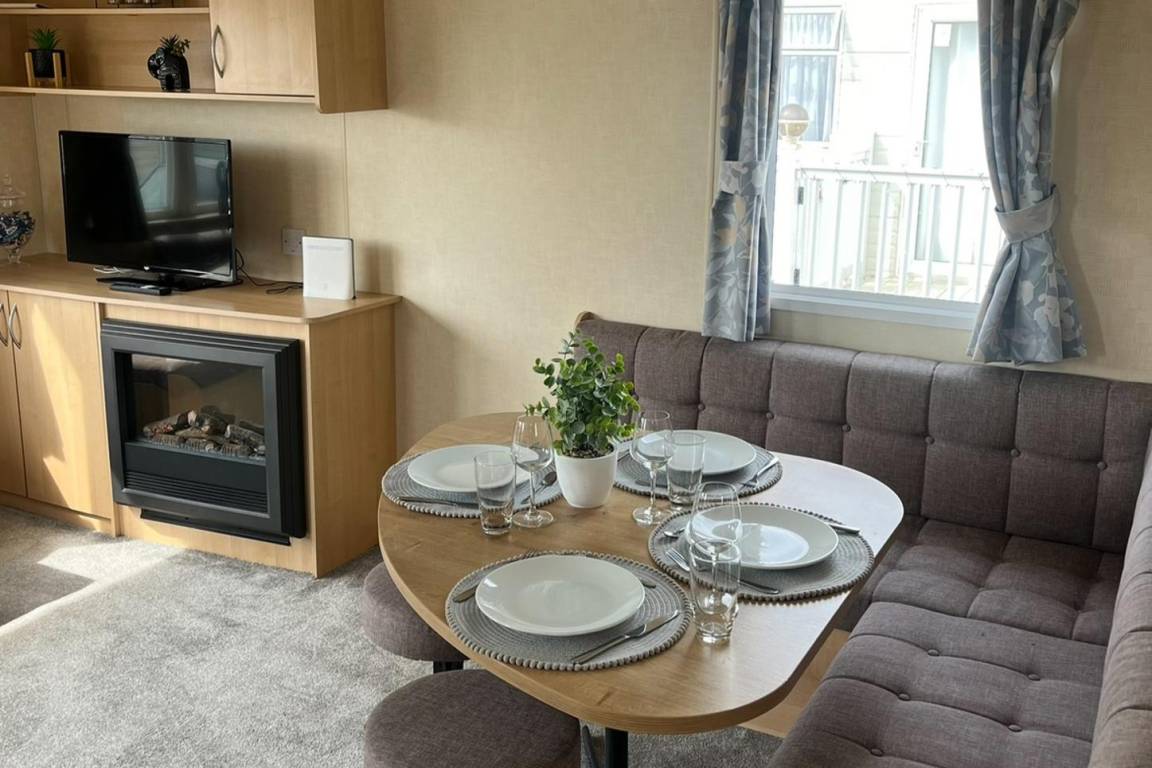 Cabin ∙ 3 Bedrooms ∙ 8 Guests - Clacton-on-Sea