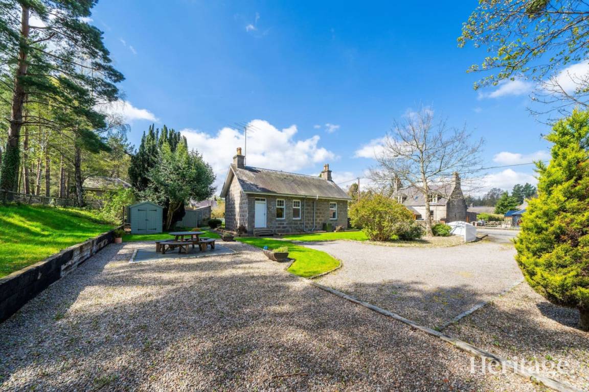 House ∙ 2 Bedrooms ∙ 4 Guests - Aboyne